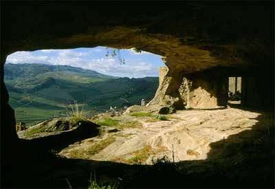 Sperlinga, le grotte e il castello