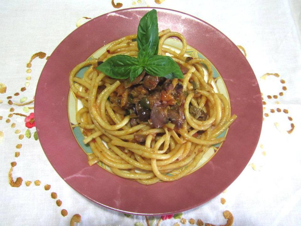 Bucatini al sugo saporito, una ricetta tanto semplice quanto buona ...