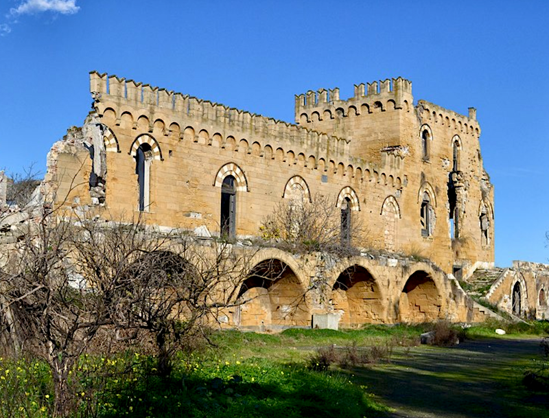 Castello del Duca Misterbianco, antico sfarzo oggi abbandonato - Siciliafan