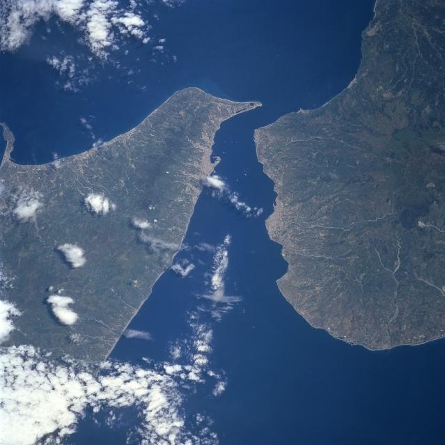 Stretto di Messina: morfologia geografica, storia moderna e mitologia ...