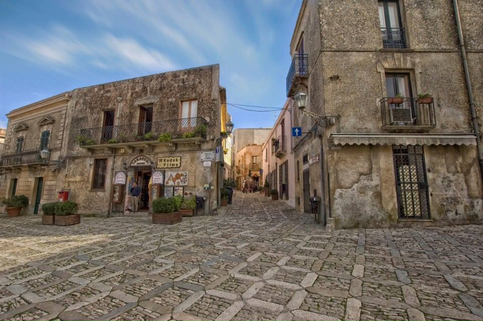 Trappite, i meravigliosi tappeti che si trovano solo a Erice - Siciliafan