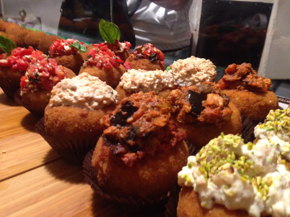 I negozi 'Ke Palle' nel mirino del racket: colla Attack nelle serrature ...