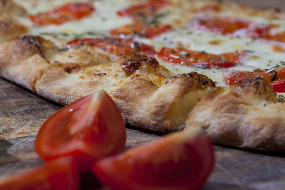 Dimagrire mangiando la pizza: la dieta dello chef napoletano spopola in ...