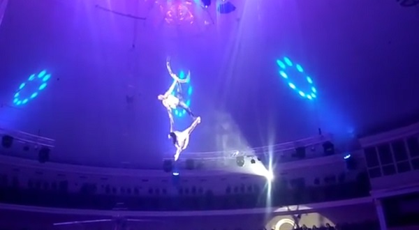 Acrobata del circo cade da 9 metri, panico tra gli spettatori VIDEO ...
