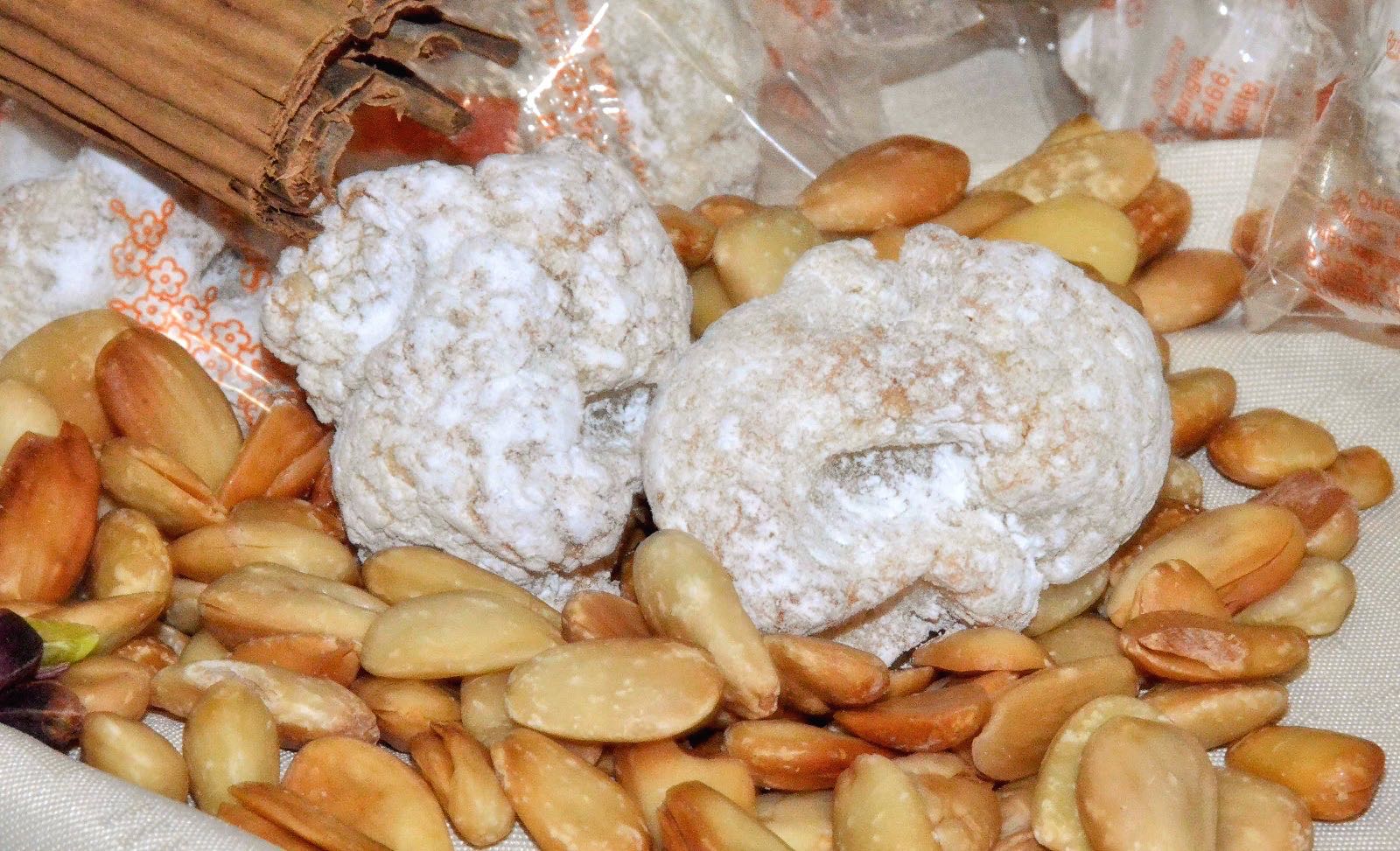 Fiocchi di neve ricetta dei dolcetti chiamati anche Fior di Mandorla ...