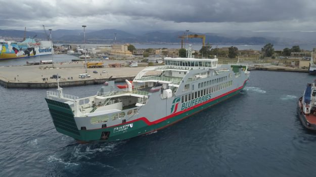 Arriva nuovo traghetto per i collegamenti sullo Stretto di Messina ...