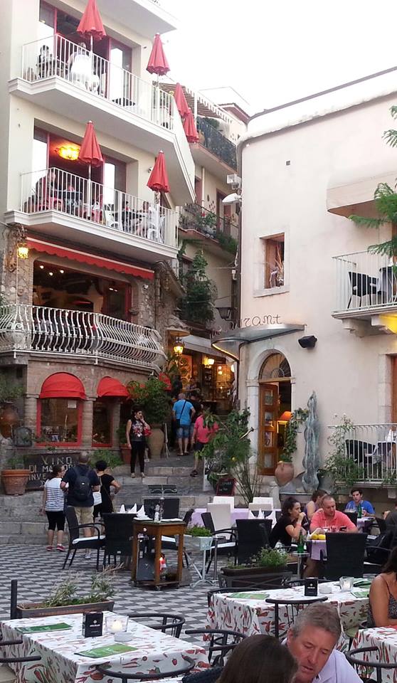 Il Bar Turrisi di Castelmola, elogio siciliano della virilità - Siciliafan