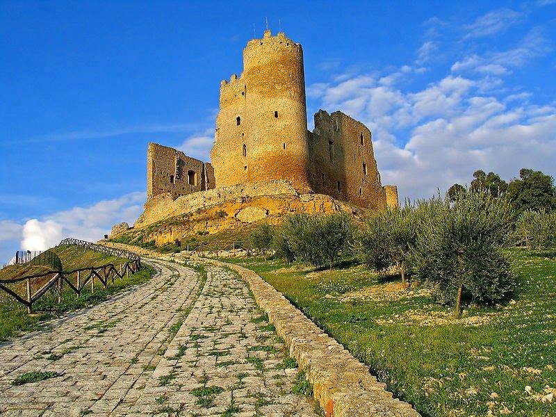 Castello di Mazzarino, 'U Cannuni che punta dritto al cielo - Siciliafan