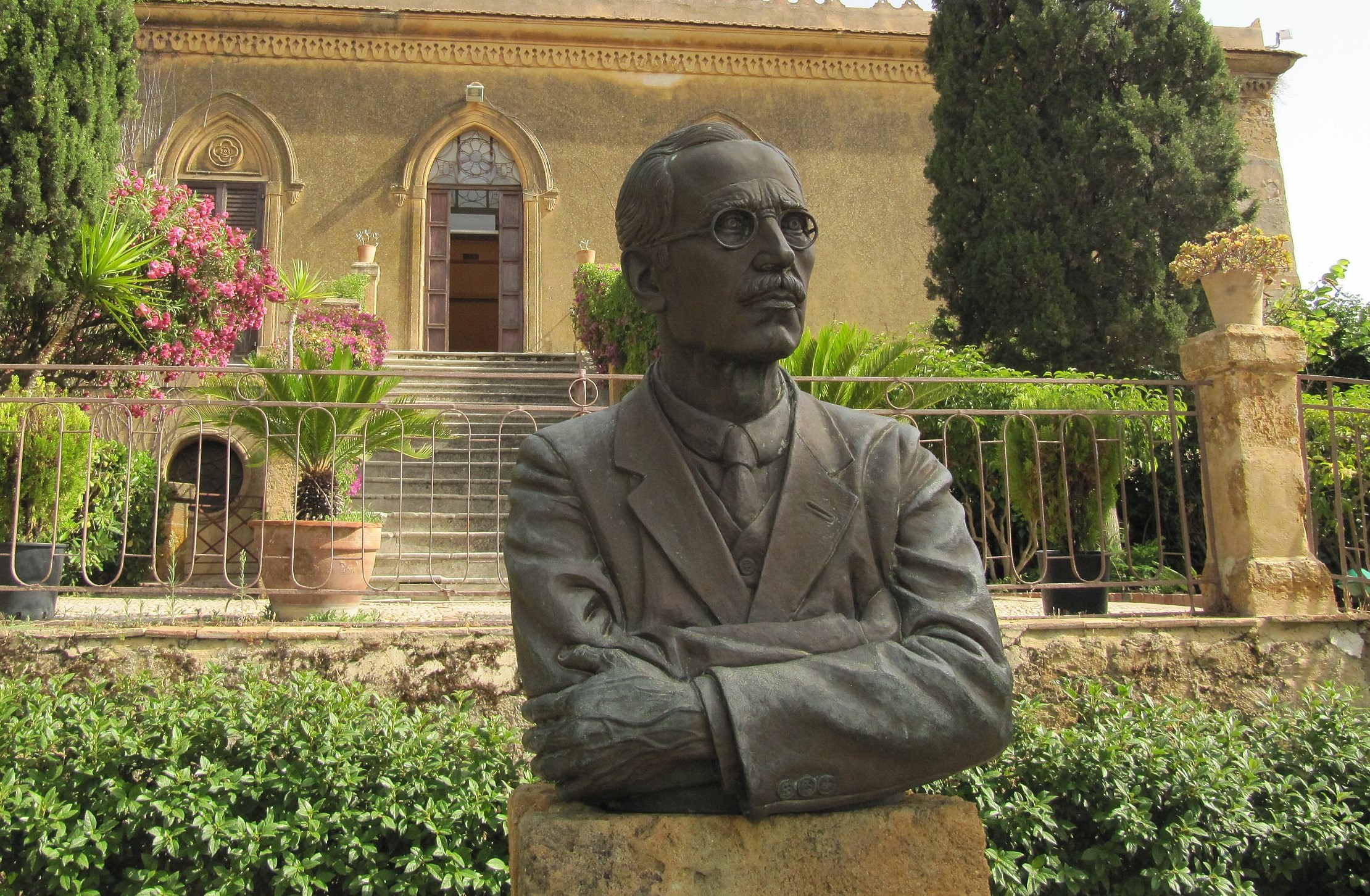 Alexander Hardcastle, il mecenate inglese "in love" con la Valle dei ...