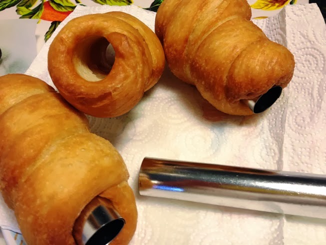 Come fare i cartocci siciliani con la ricotta: la ricetta manuale e con ...