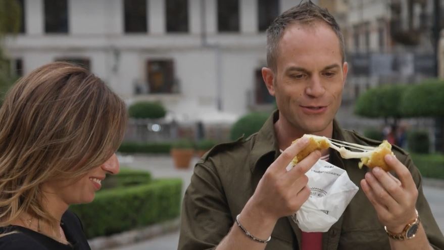 Lo chef della tv Simone Rugiati elegge la migliore arancina di Palermo ...