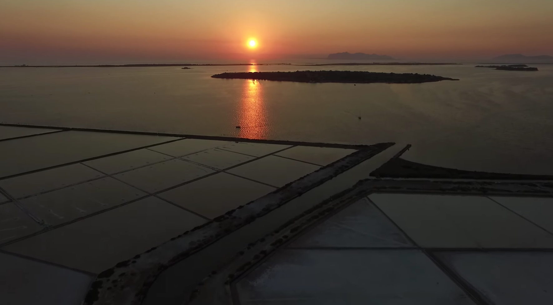 Nell'attesa di tornarci: un volo sulla magia delle Saline di Marsala ...