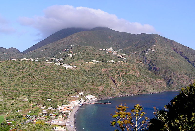 Cosa vedere a Filicudi: la magia della natura selvaggia - Siciliafan