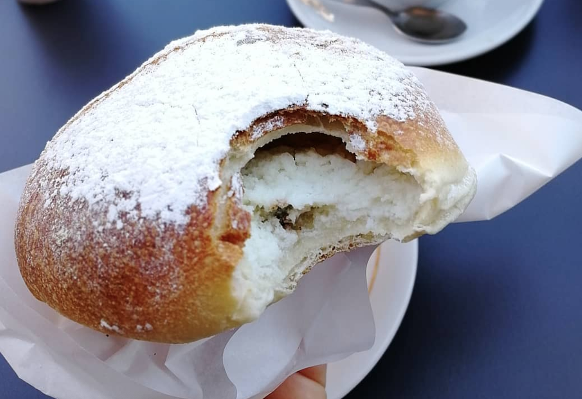 Iris al Forno ricetta del dolce siciliano soffice e ripieno di ricotta - Siciliafan