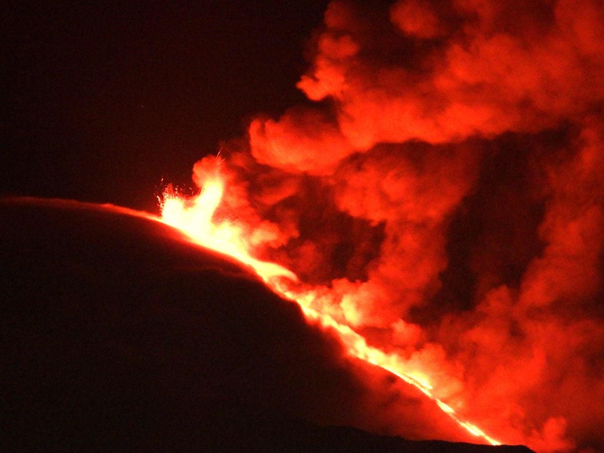 La cenere dell'Etna arriva fino alle Marche: lo show del vulcano ...