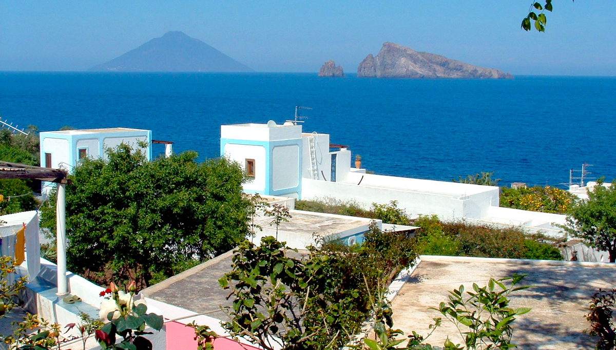 10mila visitatori al giorno: da Stromboli e Panarea un appello contro ...