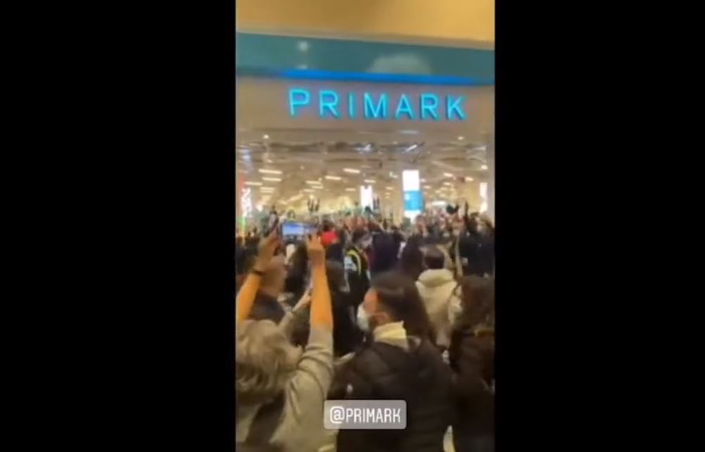 Primark apre a Catania: lunghe code e folla per il nuovo store in ...