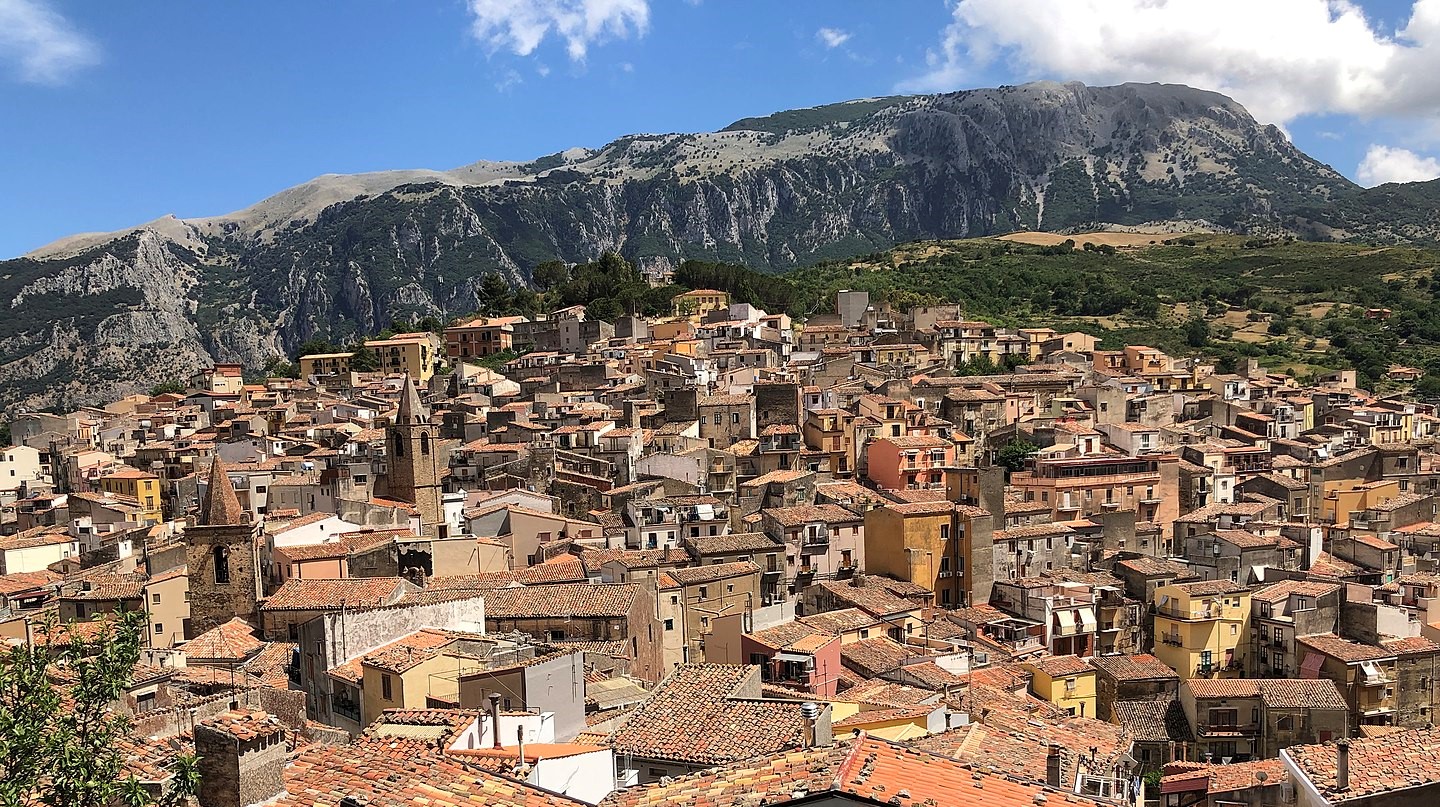 Cosa sono le Frottole di Isnello? Una tradizione da conoscere - Siciliafan