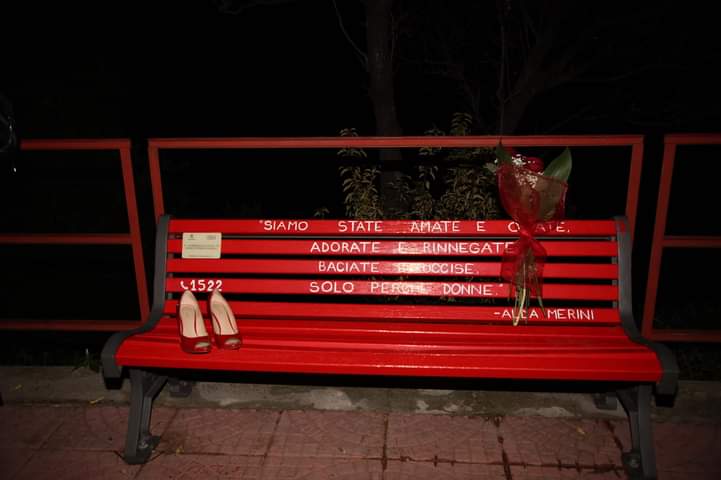 Ad Aliminusa la panchina rossa contro la violenza sulle donne
