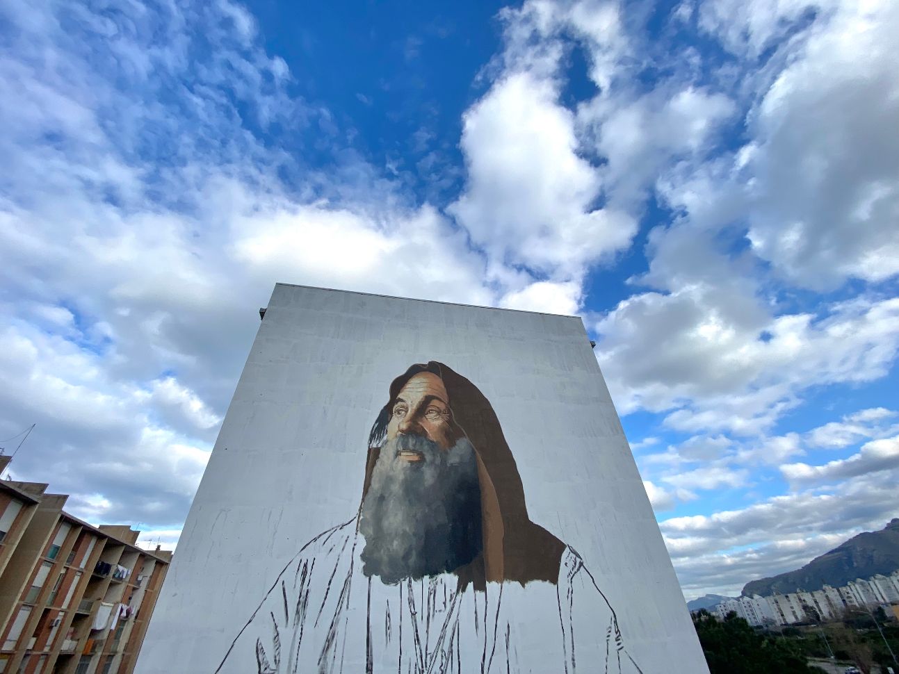 Biagio Conte nel cuore di Palermo: un murale per l'angelo dei poveri