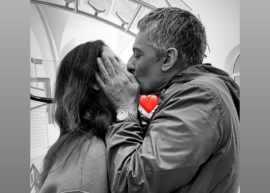 Fiorello celebra il compleanno della moglie Susanna con un tenero bacio su Instagram - Siciliafan