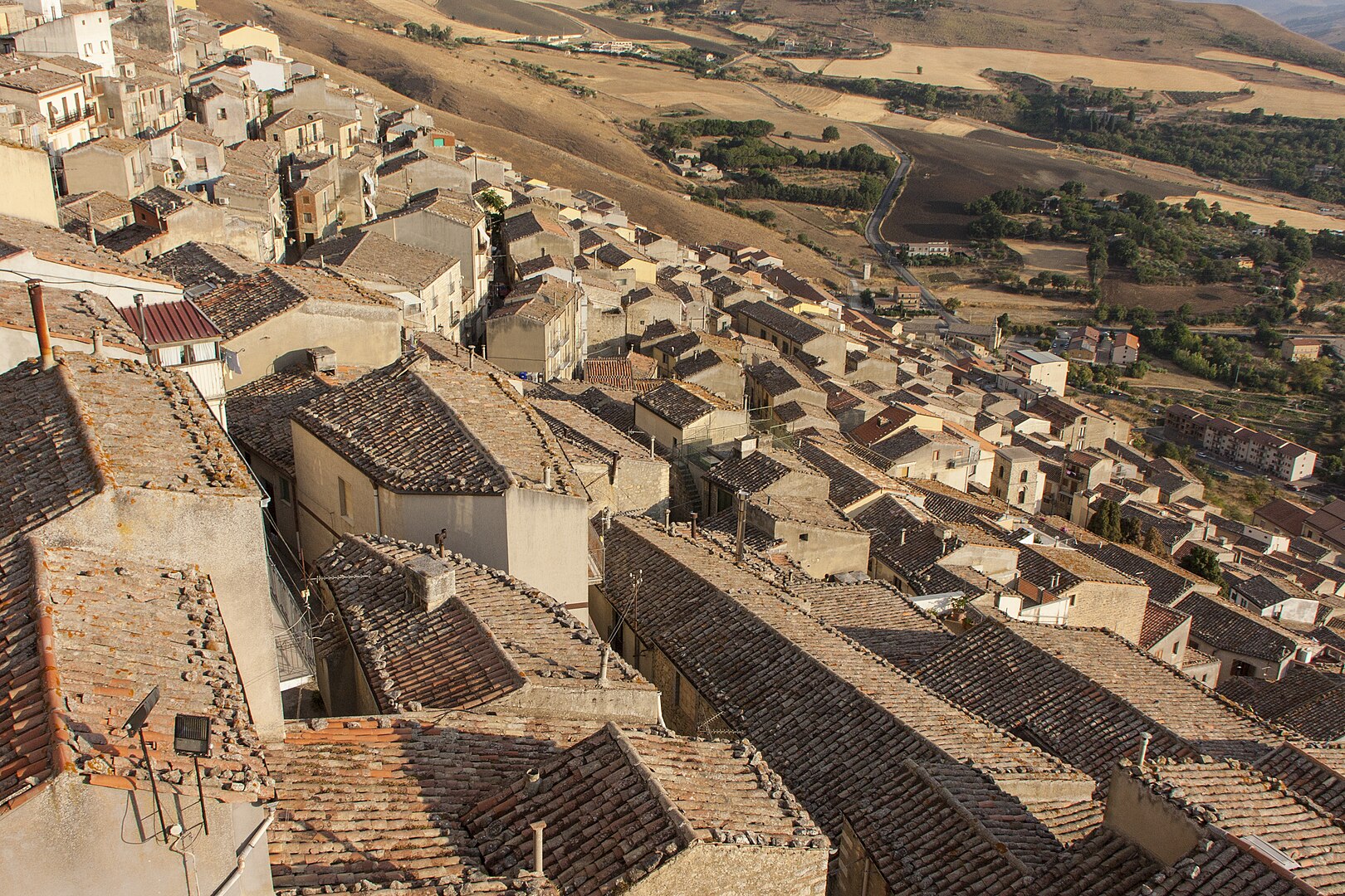 Gangi, trasformano la casa a 1 euro in dimora da favola: "Insegniamo ai ...