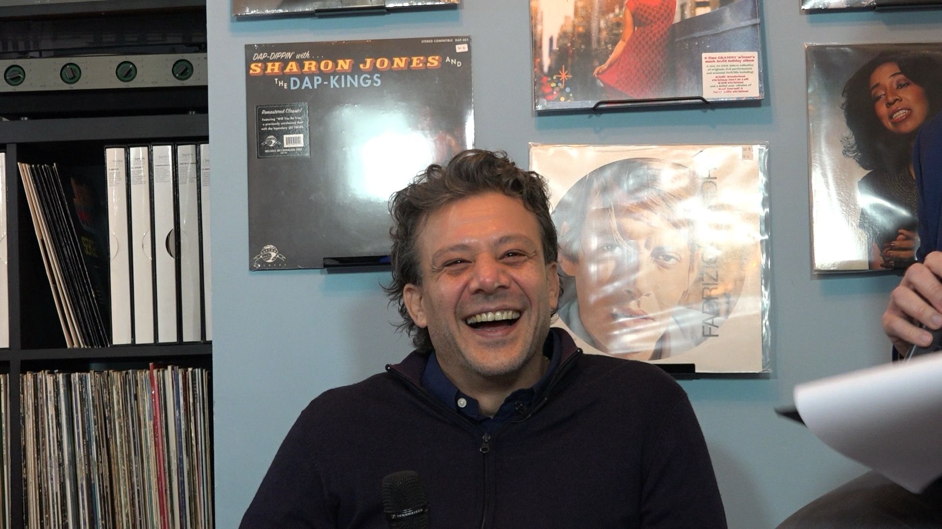 Il missionario gesuita Padre Salvo Collura nella puntata di Natale di ...