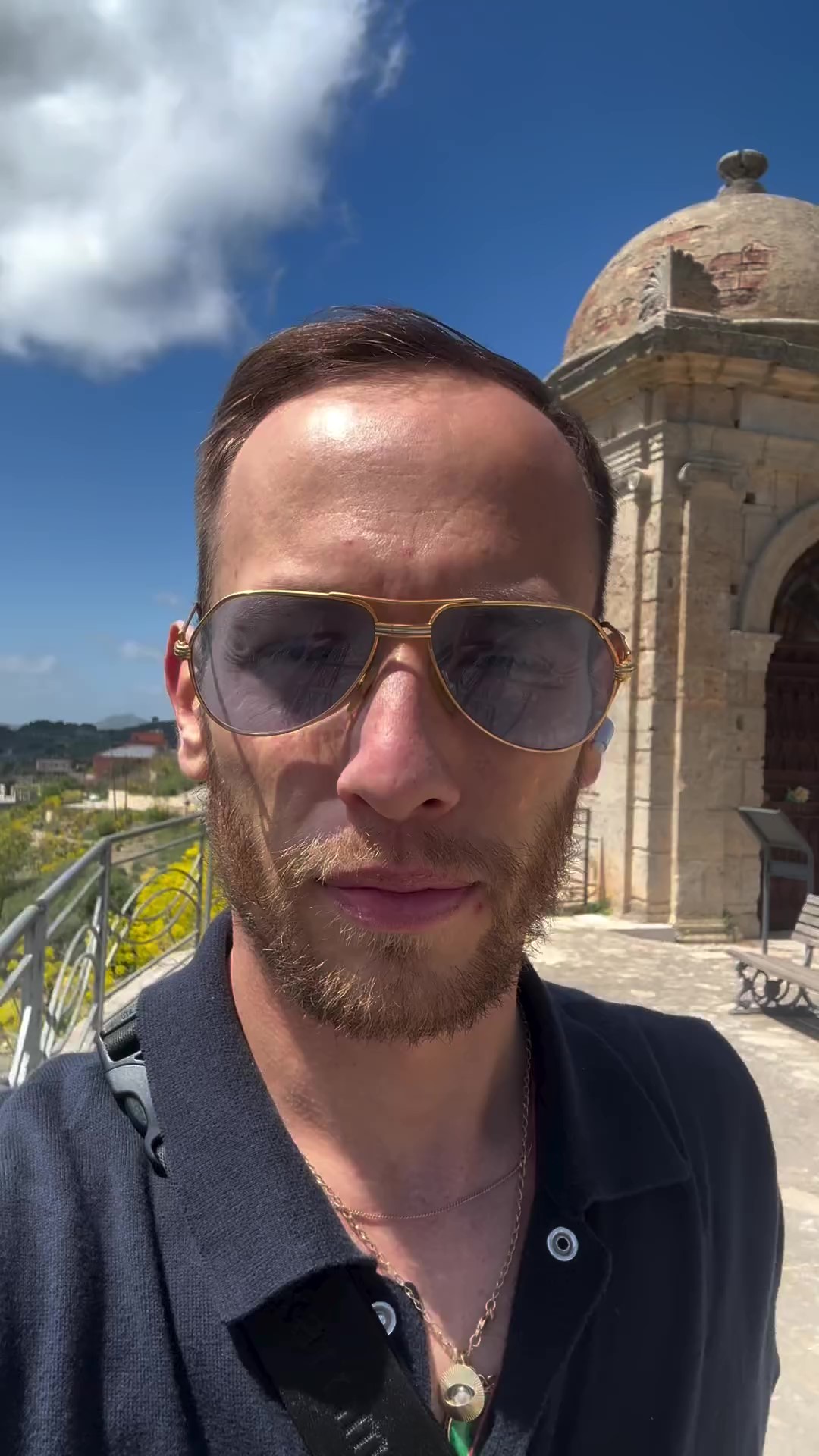 Lascia il Regno Unito e compra casa a 1 euro in Sicilia: "Ho vinto alla ...