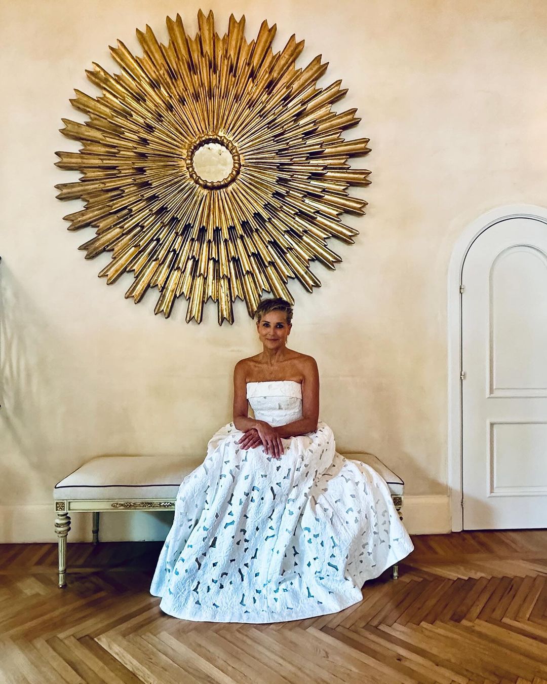 Sharon Stone a Taormina, le foto sono un inno alla bellezza e allo stile