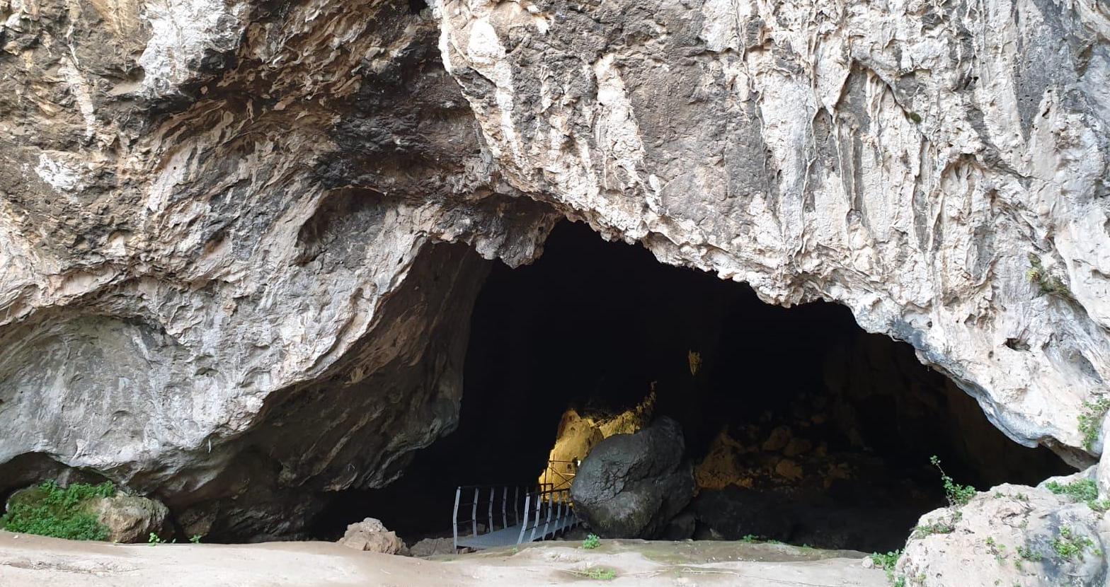Grotta di San Teodoro, dove si trova il sito in cui è stato scoperto il ...