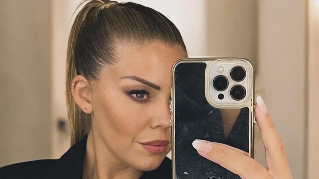 Costanza Caracciolo, l'ex velina siciliana racconta: "Mio nonno ...