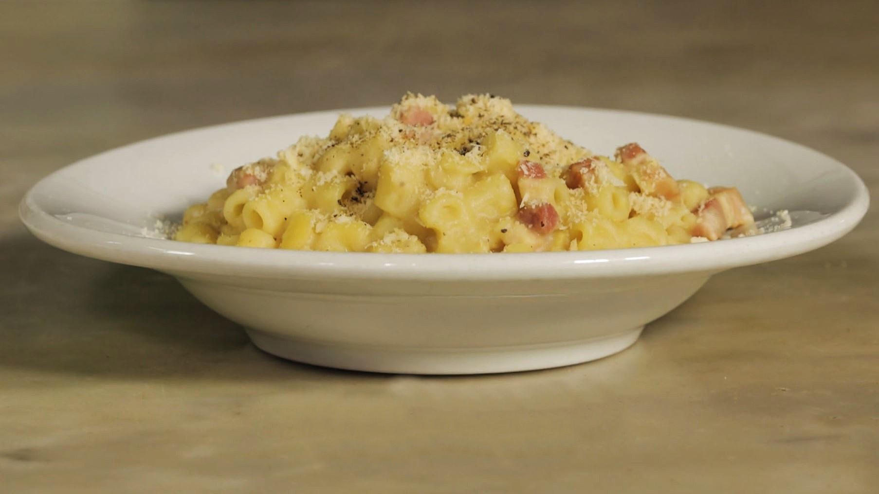 Ditali con fave e pancetta, ricetta siciliana sostanziosa e ricca di ...